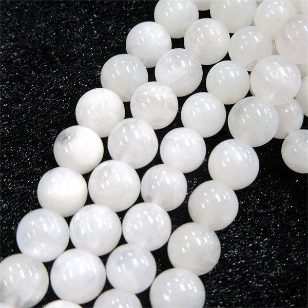 『恋人たちの石』『愛を伝える石』とも言われ、持ち主を優しく大らかな愛情で満たしてくれるといわれています。 愛する人との出会いと恋愛を成就させ、幸せな結婚そして家庭へと導いてくれるでしょう。 大切な人へのプレゼントにも最適の石ですね。 情熱的...