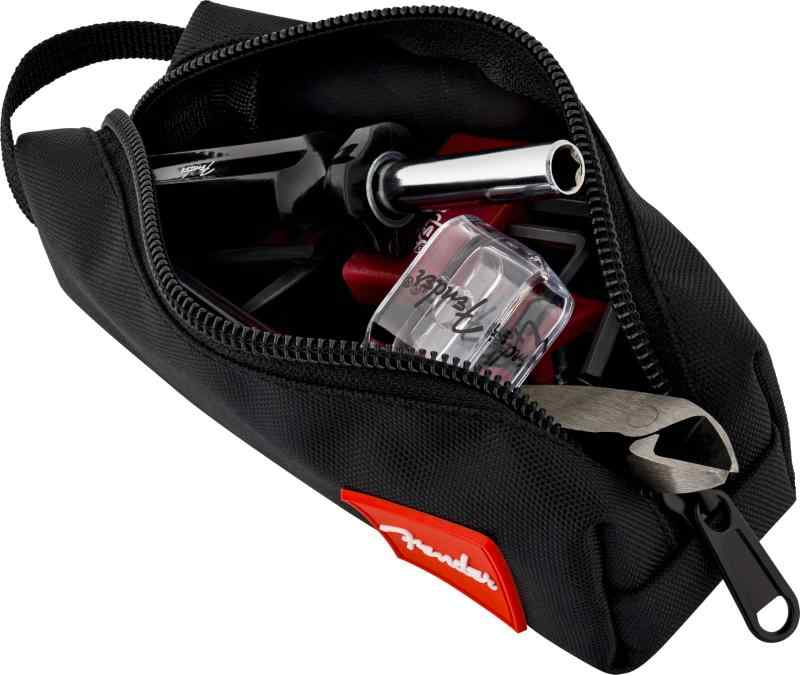 Fender フェンダー Mini Tech Kit メンテナンスキット 工具セット素早くきれいに弦をカットできる高精度ストリングカッター付き。多用途ヘックスキー（3/16インチ、1/8インチ、1/16インチ、0.05インチ）で、ネックやサ...