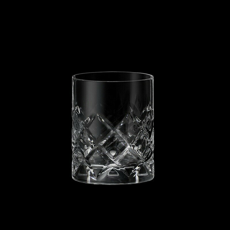 ウイスキーを楽しむシリーズ。 ヨーロッパのクリスタルガラスに、職人によるカットを施したもの。 こちらは大きめのロックグラスとして、一つにまとめ上げられたウイスキーの味わいを楽しむ為に。 【生産国】スロベニア 【サイズ】口径:85mm 高さ:...