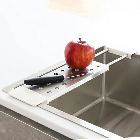 こちらはメーカー様よりお取り寄せの商品となりますので、在庫、納期状況につきましては細心の注意を払っておりますが、万が一、在庫切れ・販売終了等の際はキャンセルとなる場合がございます。 パイプで伸縮スライドしてシンクにピッタリ合わせて使えるステ...