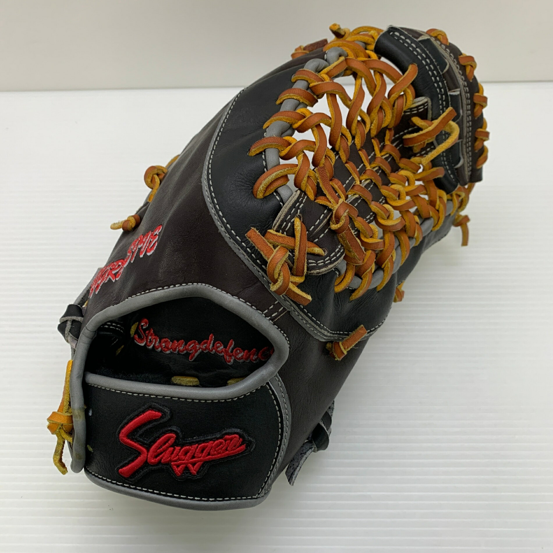 ※値引き、値下げ交渉は一切対応不可です。ご了承下さい。 ※当店では型付け等の加工は行っておりません。 【商品情報】 ■メーカー:久保田スラッガー KUBOTA SLUGGER ■型番:オーダー ■重さ(約):644g ■サイズ(人差し指先端...