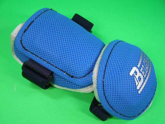 バッターズ・アクセサリーならベルガード！ メッシュ素材採用のオーダーアームガードです。 日本プロ野球選手はもちろん、メジャーリーガー、 世界各国のプロ選手から信頼されている高品質です。 プロ選手仕様のメッシュタイプのツートンカラーのアームガ...