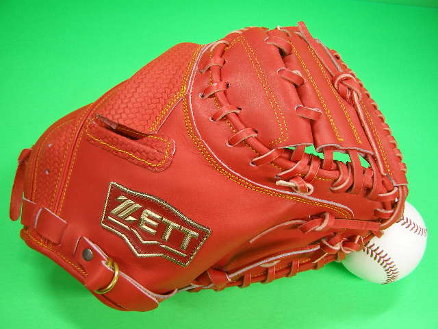 ゼット ZETT 硬式キャッチャーミット 海外モデルです。 学生、高校野球対応、公式戦にて使用可能です。 良質のステアハイド革使用。芯もしっかりとした作りです。 捕球面の補強厚め、全体的に硬めのミットに仕上がっております。 ミットの型も良く...