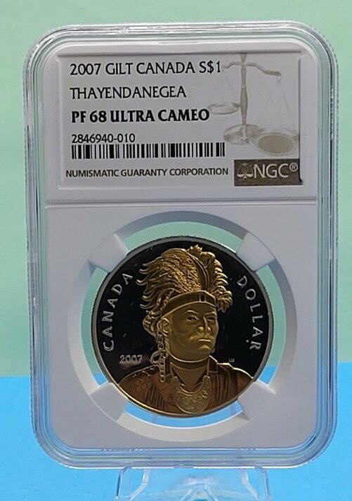 PRODUCT DETAILS 【商品情報】・鑑定機関: NGC・グレード: PF68UC・発行年・発行国: 2007年・カナダ・額面: 1ドル・テーマ・シリーズ: ジョセフ・ブラント（タイエンダネゲア）・素材・重量: 金メッキ銀貨・25....