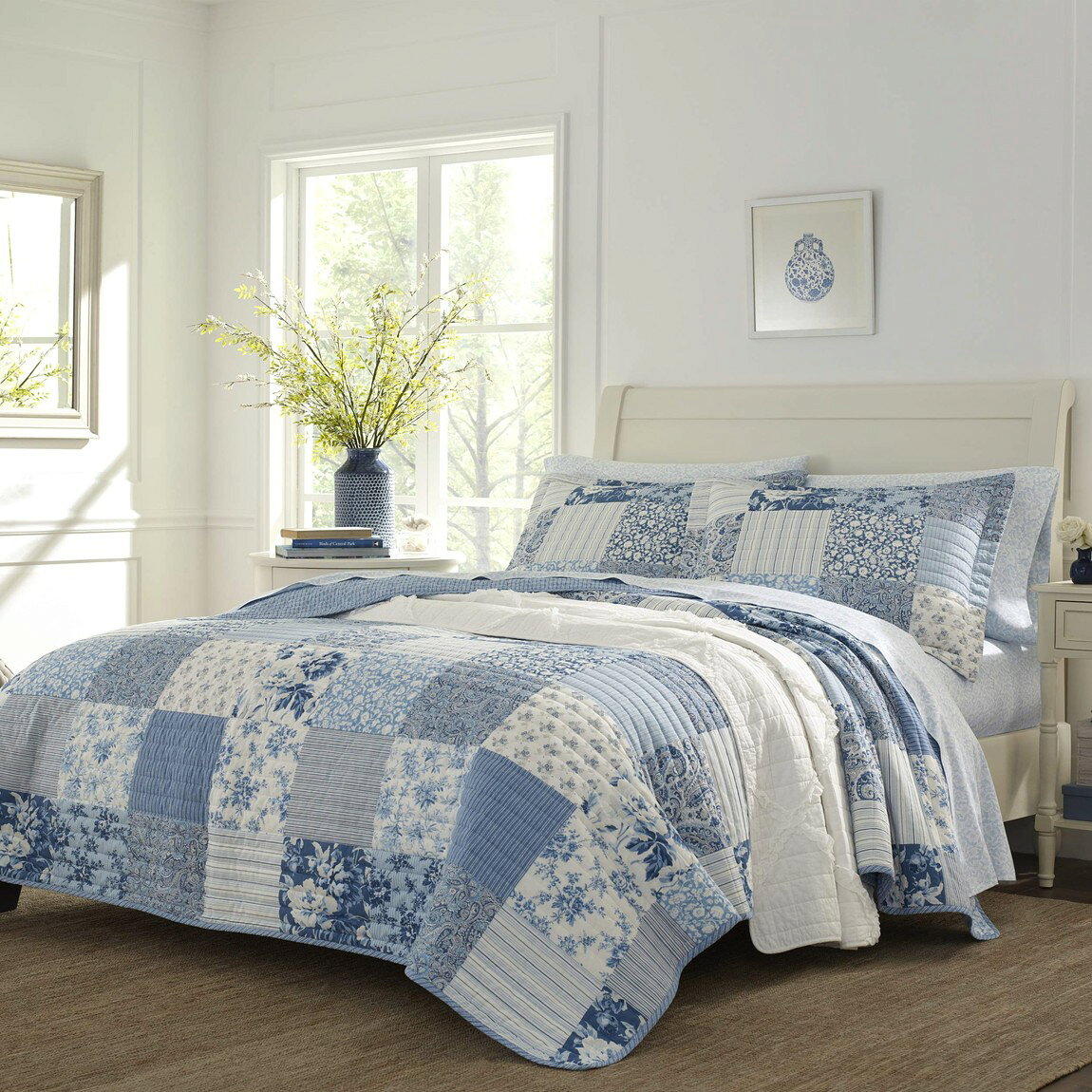 PRODUCT DETAILS Laura Ashley キルトセット ペイズリー パッチワーク柄 ブルー系 リバーシブル 綿100% 寝具カバー【商品仕様】・ブランド：Laura Ashley・素材（表地）：綿100%・カラー：ブルー系パ...