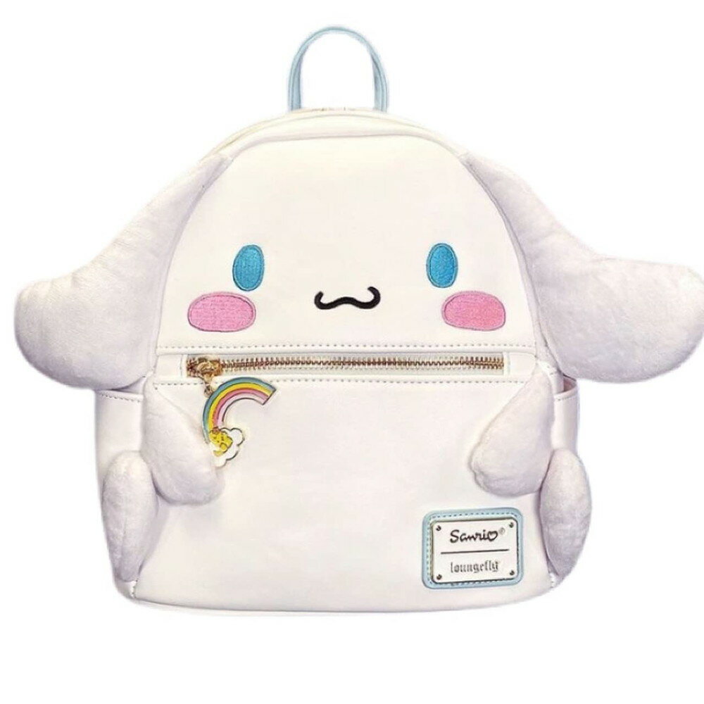 商品説明 商品の特徴・Loungefly Sanrio シナモロール コスプレ ダブルストラップ ショルダーバッグ・サンリオ公式ライセンス商品・フェイクレザー素材にプラシュアップリケと刺繍のディテール・フロントジッパーポケット（ジッパーチャ...