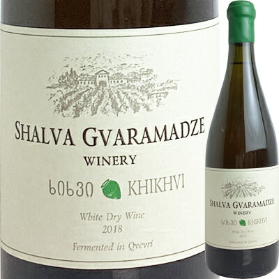 ～柔らかな酸味 ドライフルーツや花のニュアンスが特徴～ 美しく輝く琥珀色。 ドライアプリコット、オレンジを想わせるアロマに、クルミ、ハチミツ、ジンジャー、青トウガラシのアロマが広がりやや複雑。 口当たりは柔らかく、程よいボリュームの果実味に...