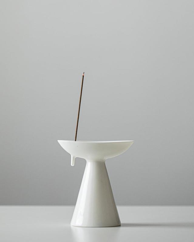 禅デザイン 陶器製お香立て｜羊脂玉風ミニマリスト香炉 灰受けボトル一体型｜スティック線香専用・ヨガ/瞑想/リラックスタイムに最適対応サイズをご確認ください：本製品は直径3mm以下のお香スティックに対応。灰受けトレーは長さ約30cmまでのお香...