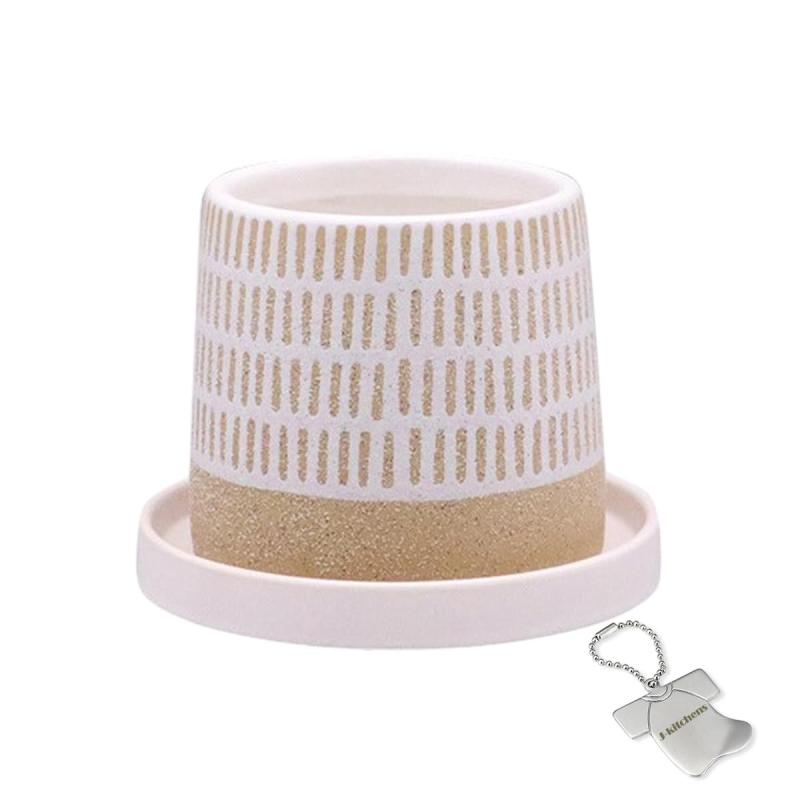 J-kitchens Select 花瓶 陶器 植木鉢 カンナ彫風 デザイン ポット ホワイト Φ11xH10cm オリジナルタグ付本体素材：セラミック製品サイズ：本体／約Φ11xH10cm底穴あり ソーサー付き一品一品が手作りの為、色合い...