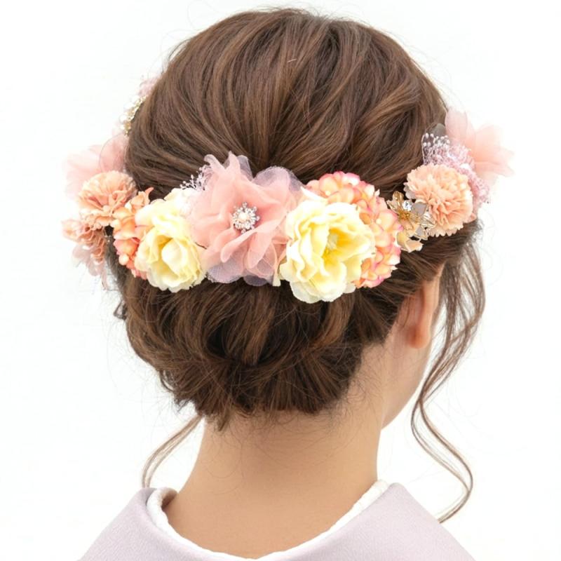 髪飾り 3点セット 振袖 成人式 kk-354 白 ホワイト ピンク カチューシャ ピンカチューシャタイプとピンタイプの髪飾りの3点セットで、様々な振袖ヘアスタイルに簡単に装着して頂けます。振袖だけでなく、卒業式の袴姿や浴衣でのお出かけにも...