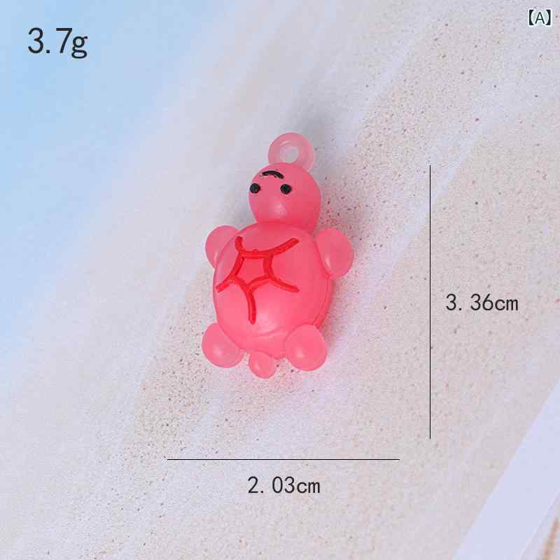 漫画の 夜光の 小さい カメの キーホルダーは 海洋の 小さい 景観の 装飾 品の ブラインドの 袋の 部品の 小さい ペンダントに対して 卸売り します。商品番号: 2024/10/14ZFGWGブランド: イー・シオン色: ピンク,ロー...
