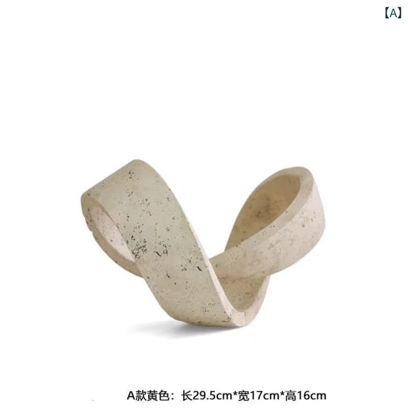 現代の 軽い 豪華な 幾何 学の 環状の 置物の 創意 芸術は 穴の 石を まねて 客間の テレビの 棚の 装飾 品を 飾って 卸売り します。材料: 樹脂商品番号: NA54職人技: サンディングブランド: ART FILEカテゴリー: ...