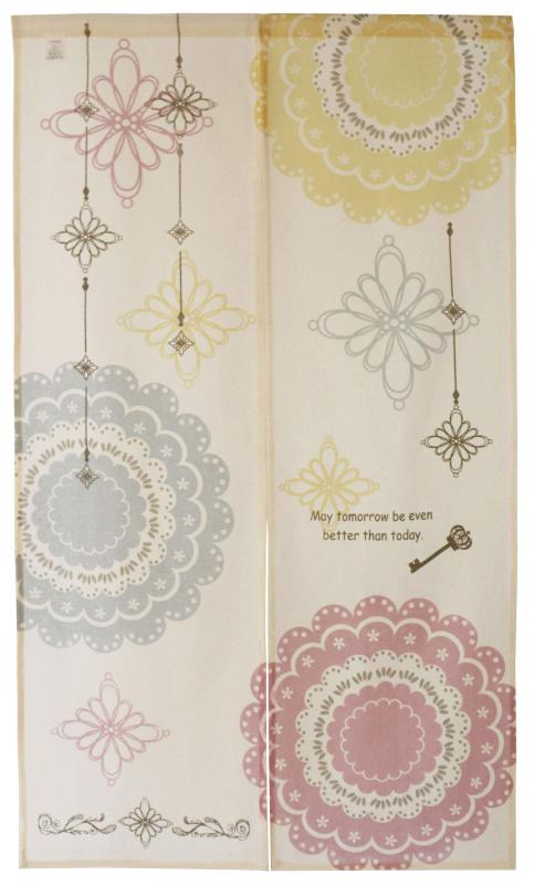 SunnyDayFabric のれん リラックスシリーズ クロッシェ柄 約幅85x丈150cmサイズ：約幅85x丈150cm素材：綿100％原産国：インド綿100％の生地にクロッシェ柄がプリントされたかわいいのれん。生地は、少し張り感を与え...