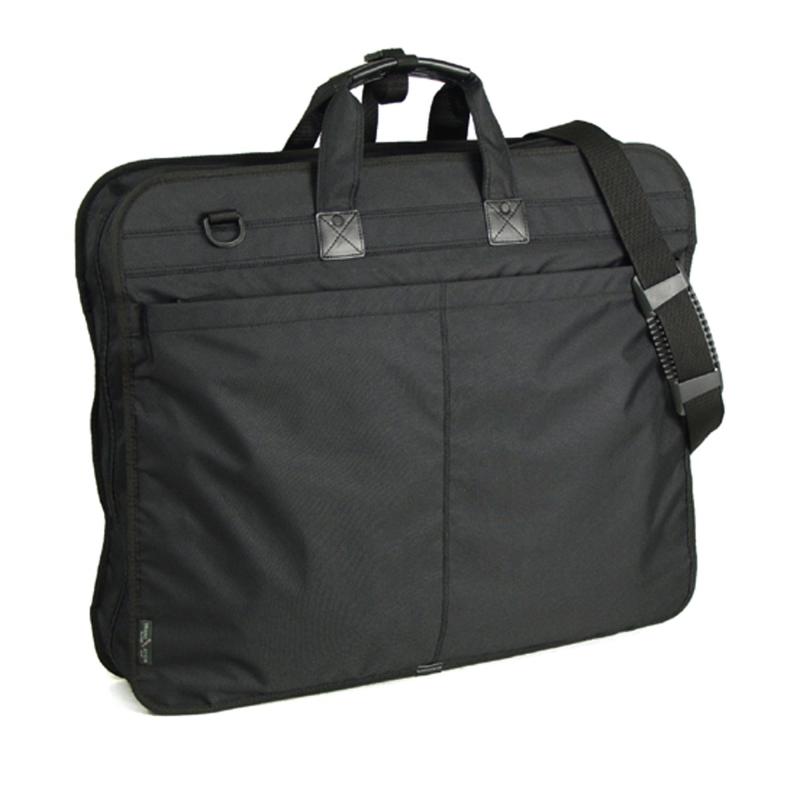 ブレザークラブ ガーメントケース ブラック 13058サイズ：外形寸法/(約）W57cm×H48cm×D10cm重量：（約）1050g素材：スモールリップストップポリエスター裏PU加工カラー：ブラック