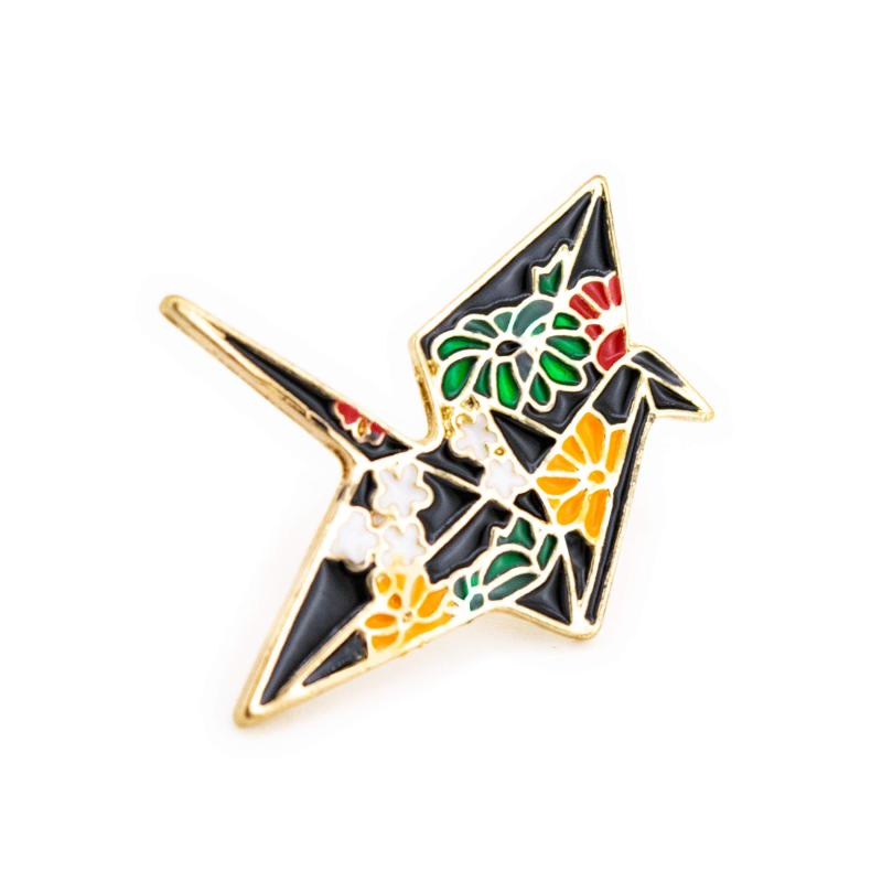 YUTTALIA 和風 折り鶴 ピンバッジ 黒 ブラック 花柄 七宝焼き