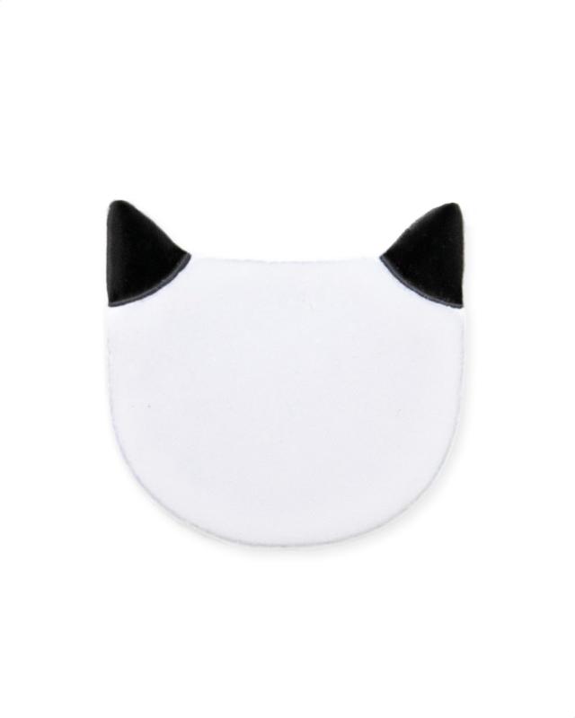 YUTTALIA 猫 ブローチ ハチワレ ねこ ピンバッジ ピンズ 白 ネコ ピンバッチ ホワイト白いハチワレ猫の小さなピンバッジ。黒くて可愛い猫耳が特徴です。猫の顔の形をした小さなピンズ。胸元や帽子、バッグやスカーフ、マスクなどの小物にも...