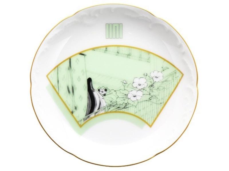 大倉陶園 源氏物語 「夕顔」 15cm銘々皿 プレート 日本製 54H/C314-2【商品仕様】材質：硬質磁器／生産国：日本／サイズ：直径：約15cm、高さ：約2cm古来より親しまれている源氏物語のシーンを絵扇図の中に表現いたしました。「桐...