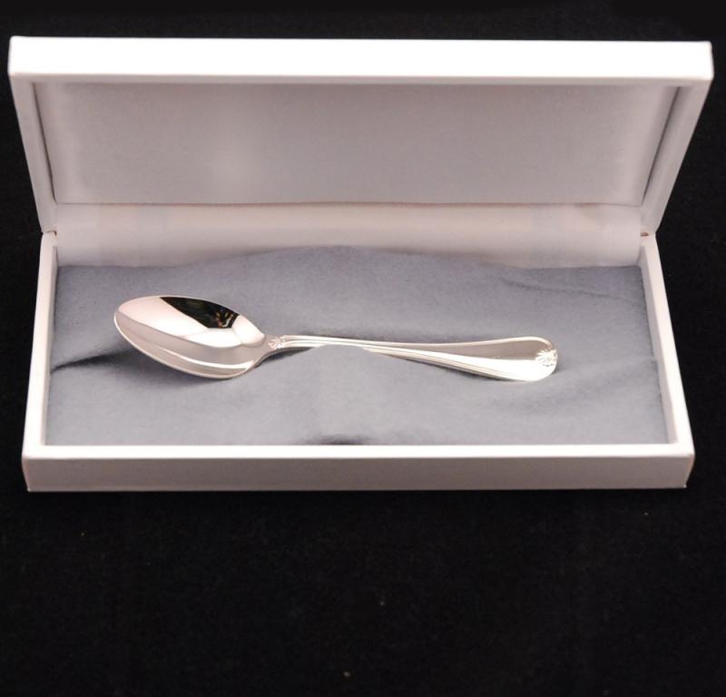 eve-mode LUCKY WOOD 洋白銀器 バレンシア ティースプーン 1pcs 本ケース入り本体サイズ:長さ13.8cm 最大幅2.7cm素材:洋白表面加工:ミラー仕上げ 3.8ミクロン銀メッキ本体サイズ:長さ138mm 最大幅27...