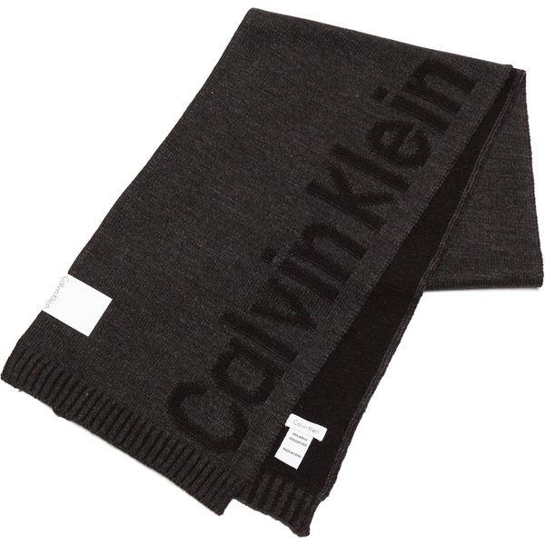 商品情報BRAND:Calvin Klein（カルバンクライン）ITEM:PLAITED LOGO SCARFプレイテッド ロゴスカーフ マフラーMod.:HKC63605Tess.:アクリル100%Col.:015Charcoal チャコ...