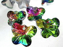 　 ガラスペンダントトップ　 ガラスパーツ ガラスビーズ アクセサリーパーツ ガラスビーズ フラワーのサイズ・・・ およそ横16mmx縦16mm 蝶々の厚さ・・およそ7mm ホールは横穴になっています2ケ キュービックジルコニア並みの輝きで...