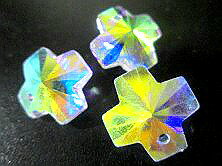 ガラス パーツ　ガラスビーズ　 スワロフスキー並みの輝きで ベネチアンペンダントへ ガラスビーズ。。大きい ガラスパーツ　ペンダントトップ クロスのサイズ・・・ およそ横幅14×縦14mm 厚さ・・・8mm カラー。。透明感のあるクリスタル...