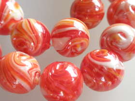 ガラスビーズ ガラスパーツ ピンクの薔薇モチーフ入り ラウンドのサイズ・14mm丸珠 4ケ ペンダントネックレス仕様 ブレスレット仕様等も人気ですよ♪ ビーズ教室では ルンルンのパステルカラー☆彡 4ケで 作る　手芸　プレゼント　贈る　趣味...