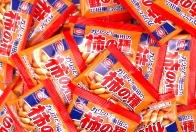 内容量：9g×200袋(50×4B) 柿の種とピーナッツの絶妙なバランスをお楽しみください。おやつにおつまみにいろいろな場面で大活躍！ 原材料：うるち米粉（国産）、でん粉、しょうゆ、砂糖、魚介エキス調味料、たん白加水分解物、こんぶエキス、食...