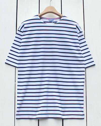 1979年にドイツ北部に創業し、高品質なマリンファッションを提案し続ける「 modAS / モダス 」。トレンドに左右されない伝統のフィッシャーマンシャツをはじめ、着心地の良いバスクシャツや、マリンテイストの帽子・バックにバンダナなど、幅広...