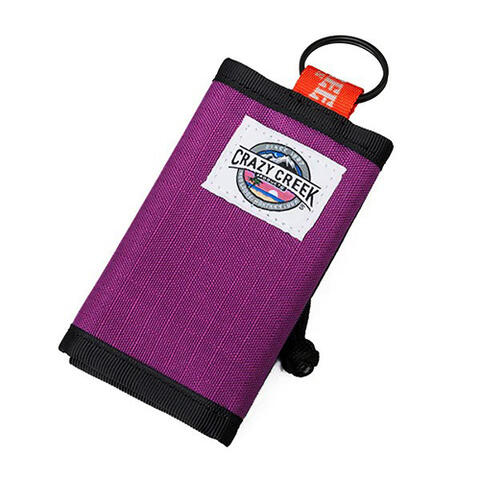 アウトドアフリークには、フォームとストラップで作られた携行可能な簡易アウトドアチェアで知られる、アメリカはモンタナ州で1987年に設立された「 Crazy Creek / クレイジークリーク 」。その代表作であるチェアは、一見シンプルに見え...