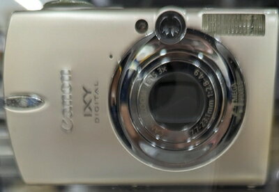 【商品名】Canon IXY DIGITAL 700 サテンベージュ IXYD700(BG)（中古品）中古品の特性上、外箱,取り扱い説明書等は基本的には付属いたしません（付属しているものもございます）。商品として問題があるものではございませ...