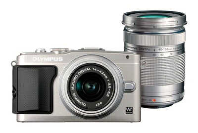 【商品名】OLYMPUS ミラーレス一眼 PEN Lite E-PL5 ダブルズームキット シルバー E-PL5 DZKIT SLV（中古品）中古品の特性上、外箱,取り扱い説明書等は基本的には付属いたしません（付属しているものもございます）...