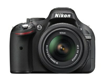 【商品名】Nikon デジタル一眼レフカメラ D5200 レンズキット AF-S DX NIKKOR 18-55mm f/3.5-5.6G VR付属 ブラック D5200LKBK（中古品）中古品の特性上、外箱,取り扱い説明書等は基本的には付...
