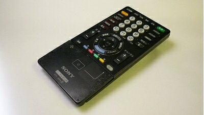 【商品名】SONY 純正テレビリモコン RMF-JD006（中古品）中古品の特性上、外箱,取り扱い説明書等は基本的には付属いたしません（付属しているものもございます）。商品として問題があるものではございません、動作いたします。また、商品名に...