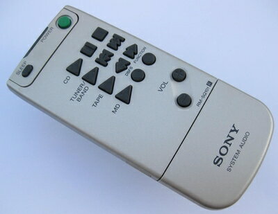 【商品名】SONY オーディオリモコン RM-SQ101（中古品）中古品の特性上、外箱,取り扱い説明書等は基本的には付属いたしません（付属しているものもございます）。商品として問題があるものではございません、動作いたします。また、商品名に【...