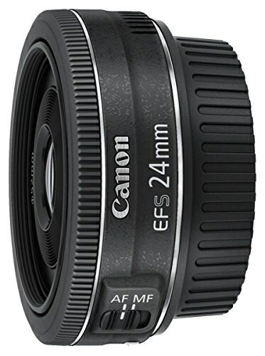 【商品名】Canon 単焦点広角レンズ EF-S24mm F2.8 STM APS-C対応 EF-S2428STM（中古品）中古品の特性上、外箱,取り扱い説明書等は基本的には付属いたしません。商品として問題があるものではございません、動作確...