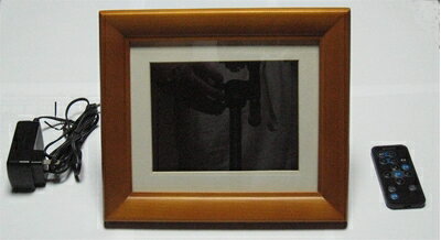 【商品名】FUJIFILM デジタルフォトフレーム 7インチ 内蔵メモリー512MB 解像度800×600 オーク DP-S7V（中古品）中古品の特性上、外箱,取り扱い説明書等は基本的には付属いたしません。商品として問題があるものではござい...