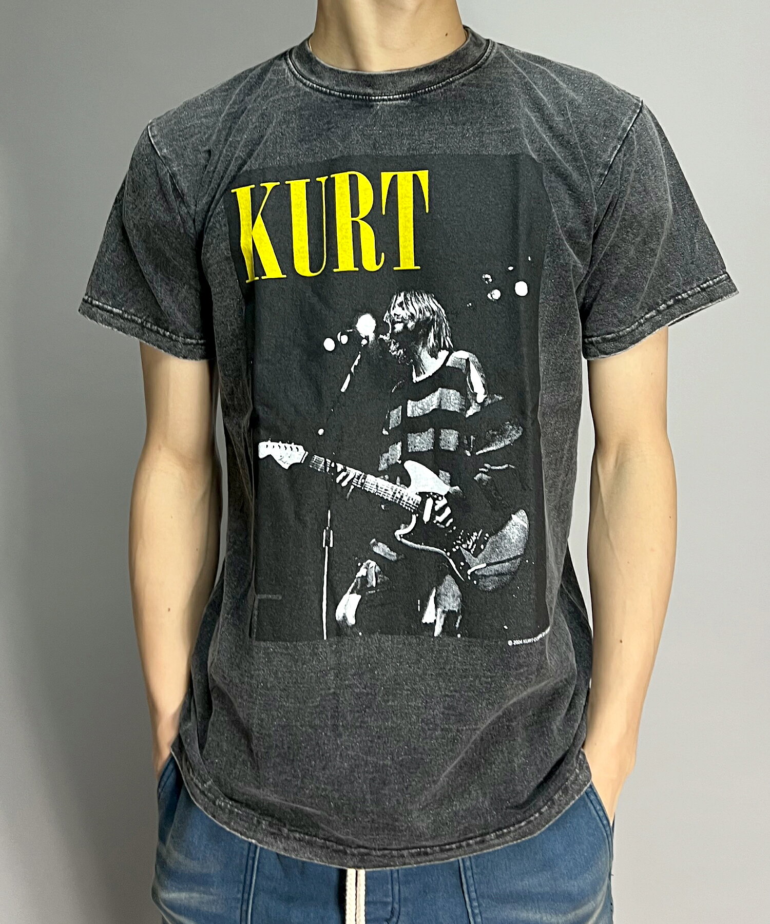 MODEL:180cm 60kg ■コメント ピグメント加工を施した半袖Tシャツ。 フロント・バックにプリントがあり、1枚で十分存在感のある着こなしに。 デニムパンツや黒スキニーとも相性抜群！ 春夏のコーディネートやフェスにもオススメです。...