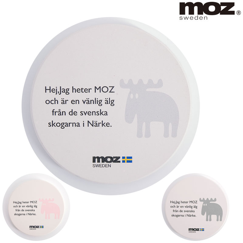 吸水性の高い素焼きのサークル型のコースターです。（材質は珪藻土ではございません。） 裏面にはコルクを使用し、滑りにくい仕様にしています。 ★【moz】モズに登場するエルク★ スカンジナビアに生息する 「ヘラジカ」(鹿)をモチーフにしたデザイ...