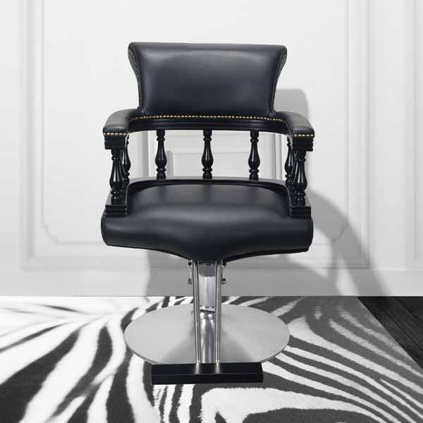 ※ご注文確定後のキャンセルは不可となりますので、予めご了承のほどよろしくお願い申し上げます。 支柱とスタッズのデザインが、重量感と高級感あふれるヨーロピアンテイストを演出。 背面はしっかりと深く背中を受け止めるので疲れにくい座り心地。 しっ...