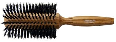 商品説明・仕様 かための髪質の方向けにつくられたHRシリーズ。ほどよい硬さの豚毛がひっぱることなく髪を巻きつけます。 サイズ：全長220mm 直径：75mm 行数：16行 使用毛：かための豚毛 柄の材質：天然木 製造国：日本 発売元：サンビ...