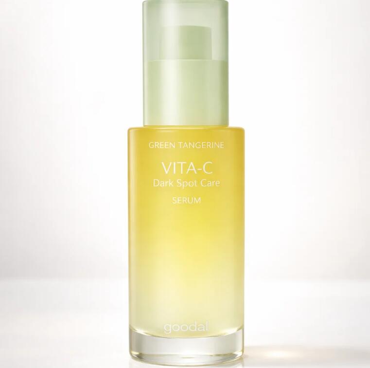 商品名 グーダル グリーンタンジェリン ビタC ダーク スポット ケア セラム 商品規格等 40ml 商品詳細 塗ってから2週間後からくすみ、シミ、そばかすが薄くなり、肌が明るくなる低刺激のビタCセラムです。 青みかんビタCダークスポットセ...