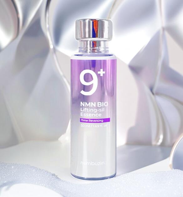 商品名 ナンバーズイン 9番 NMNバイオリフト濃縮美容液 商品規格等 50ml 商品詳細 高濃縮NMN × ペプチド50ユニットで実現する弾力シナジー NMN BIOエラスチンファイバーが、ゆるんだ肌の内側からハリ与え、 立体的なボリュー...