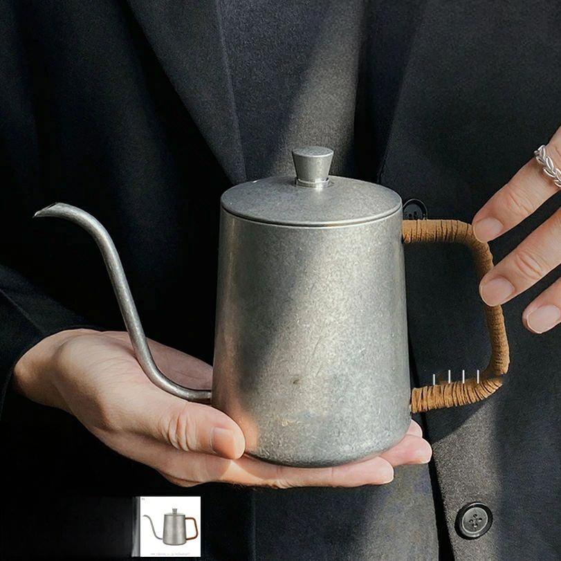 メイン素材：ステンレス【容量*セット内容 】600ml=ポットのみ【細口が美しいドリップポット】注ぎ口は緩やかにカーブを付けた細口タイプでお湯を細くゆっくりと注ぐことが出来、美味しいコーヒーを入れることが出来ます。朝のコーヒータイムが待ち遠...