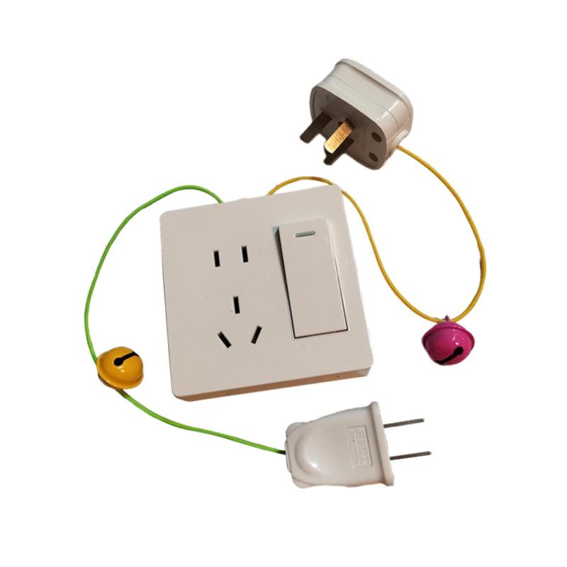 説明: 【インタラクティブプレイ機能】: この教育玩具には、5つの穴のソケットとさまざまなインタラクティブなコンポーネントが搭載されており、子供がプラグを抜き差しする練習をしたり、手と目の協調性や問題解決能力を高めたりするのに役立ちます。 ...