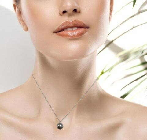 商品説明名称純チタン天然黒真珠　チェーンネックレス 原材料純チタン：99％以上　純テラヘルツ99％以上販売者ビーイング株式会社山梨県甲府市伊勢2-12-14TEL/FAX：055-213-0656純チタンは切削加工した際にでる極微小な粉塵が...