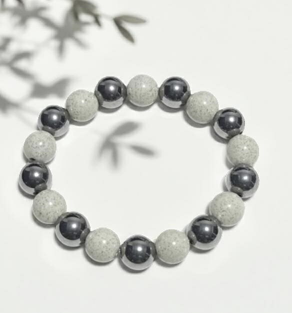 商品説明名称テラヘルツ&北投石ブレスレット 原材料金属シリコン：Siが99％以上販売者ビーイング株式会社山梨県甲府市伊勢2-12-14TEL/FAX：055-269-7720 　　 連装にはポリウレタンゴムを使用 北投石：台湾産（セラミック...