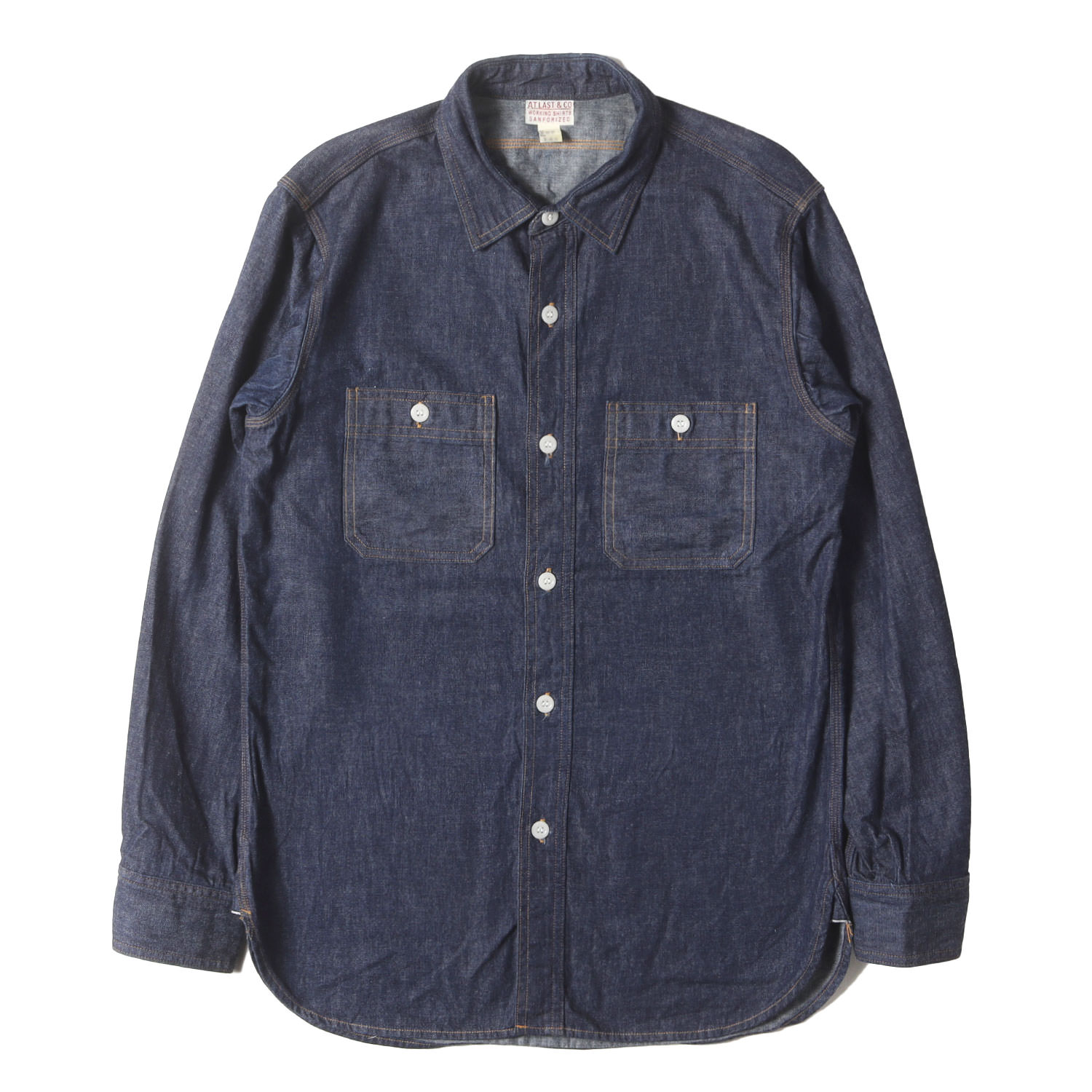 アイテム紹介 ブランド名 At LAST&CO(アットラスト) 素材 コットン 商品説明 ・1950年代モチーフ ・デニム生地 ・赤耳タイプのマチ付き ・トリプルステッチ カラー インディゴ サイズ 14 1/2 着丈約75cm(背中襟下か...
