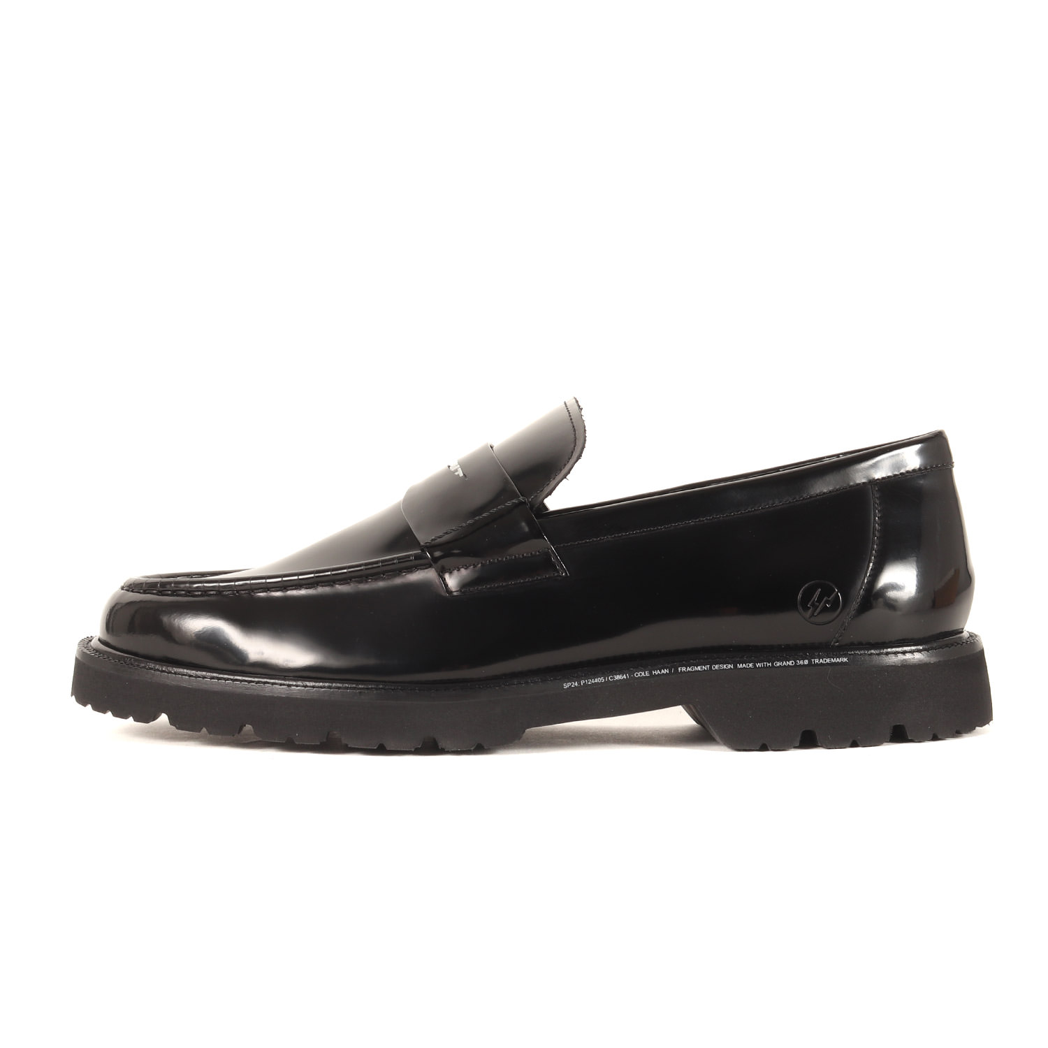 アイテム紹介 ブランド名 Cole Haan(コール ハーン) リリース時期 2024年春夏 正式タイトル AC PENNY 品番 C38641 素材 パテントレザー 商品説明 こちらは“fragment design”とコラボしたパテント...