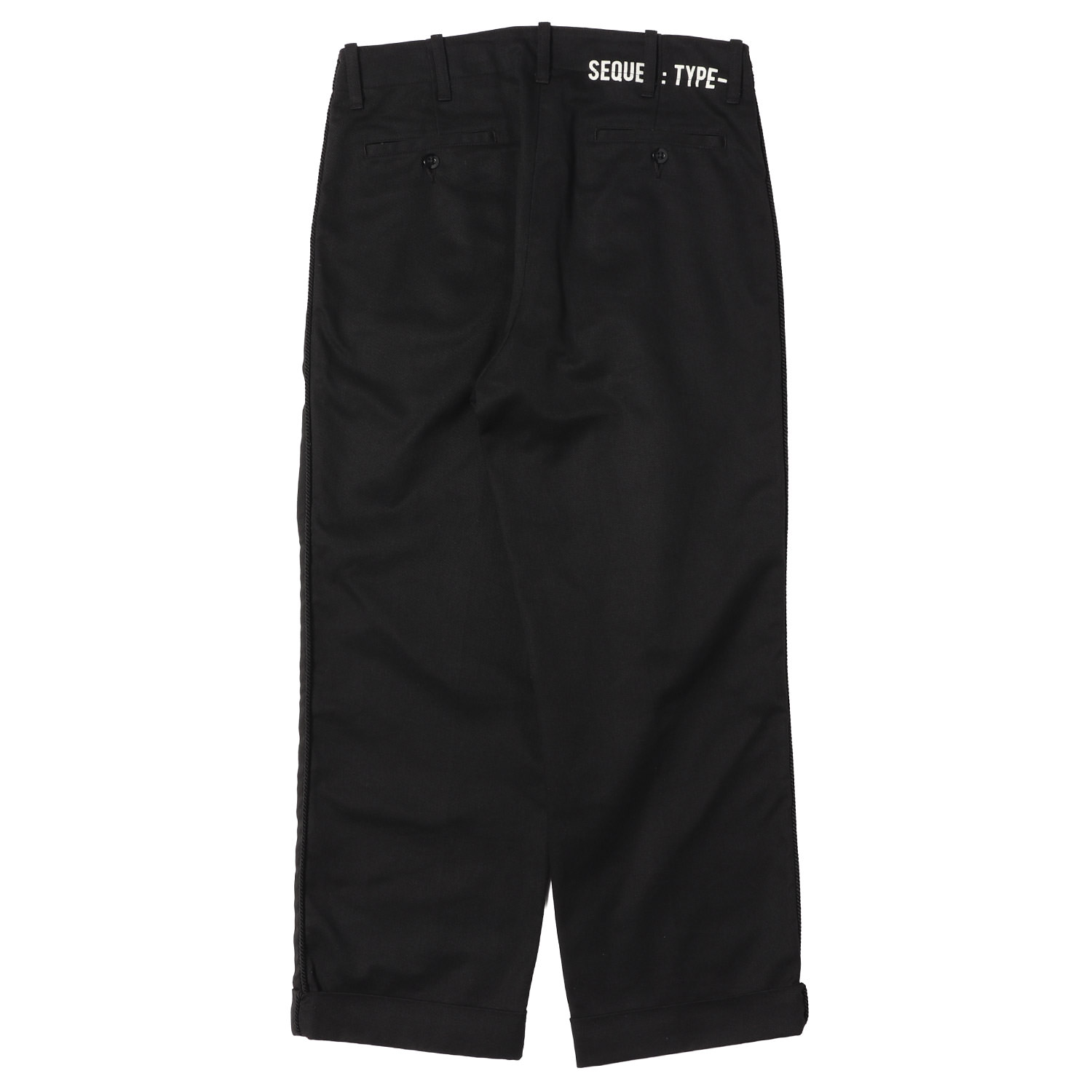 アイテム紹介 ブランド名 SEQUEL(シークエル) リリース時期 2021年春夏 正式タイトル CHINO PANTS TYPE-C 素材 ポリエステル60% コットン40% 参考定価 35,200円(税込) 商品説明 厚手のT/Cツイル...