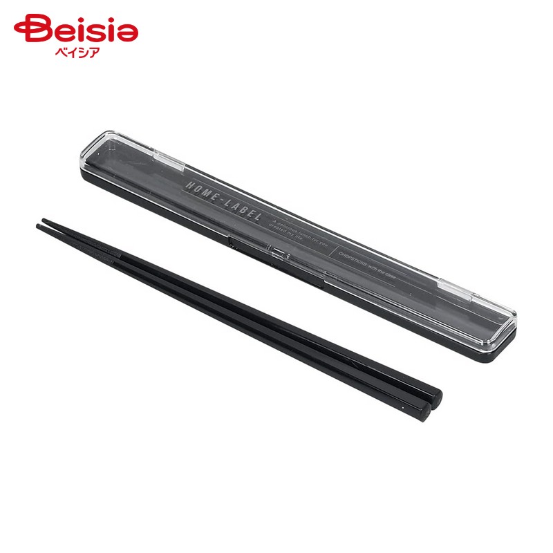 商品情報メーカー名パール金属商品特徴凸凹が少なく洗いやすい!シンプルな形状の箸ケース付き 原料樹脂:ケース・箸/AS樹脂 お箸は、持ちやすい六角形状で先端はすべりにくいシボ加工です。型番D-6727内容量1膳サイズ245×55×15mm※予...